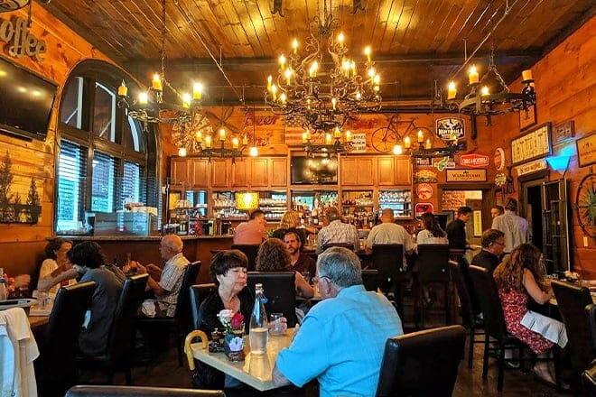 the bistro at the everett hotel