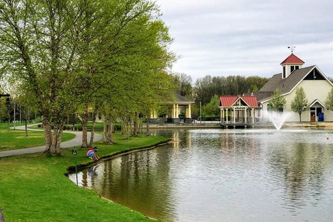 the crossings of colonie