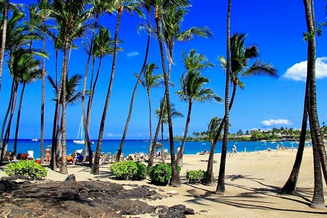 ʻanaehoʻomalu beach