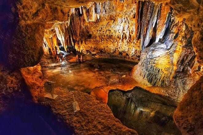 cave of the mounds &mdash; blue mounds