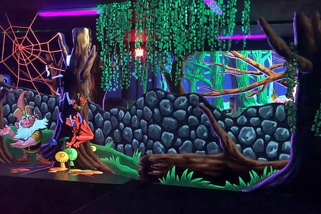 d&d blacklight mini golf in 3d