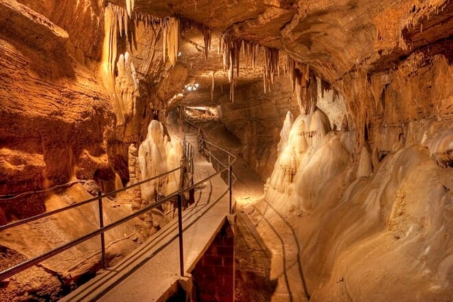 seneca caverns &mdash; riverton