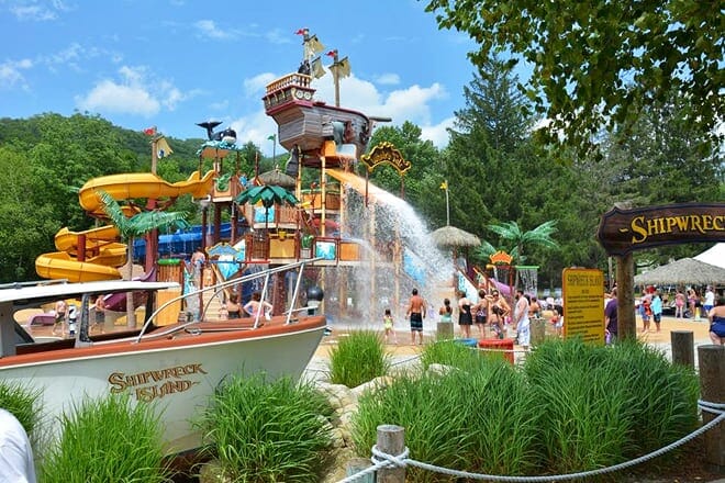 whale's tale waterpark &mdash; lincoln