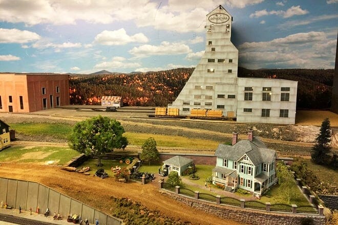 deadwood model train