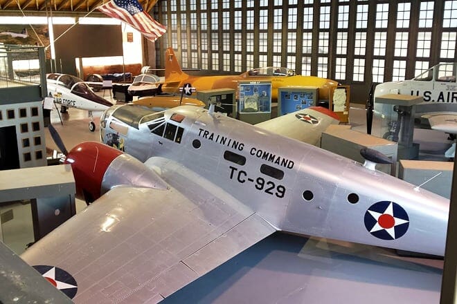 hangar 25 air museum