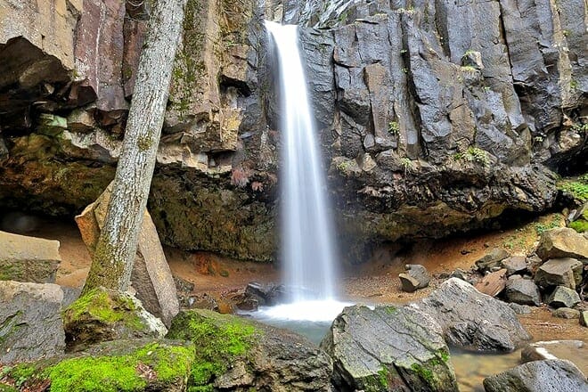 hedge creek falls