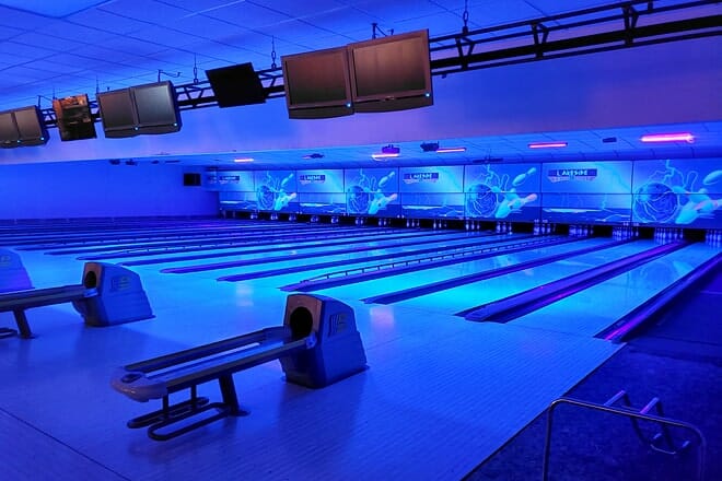 lakeside entertainment center