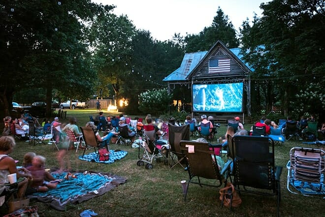 leiper's fork lawnchair theatre