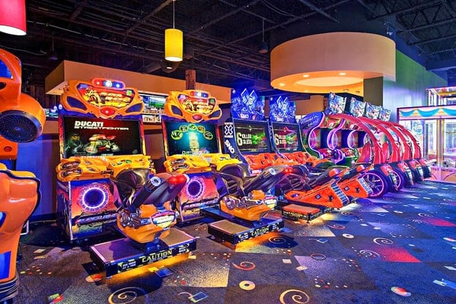 stars and strikes entertainment center