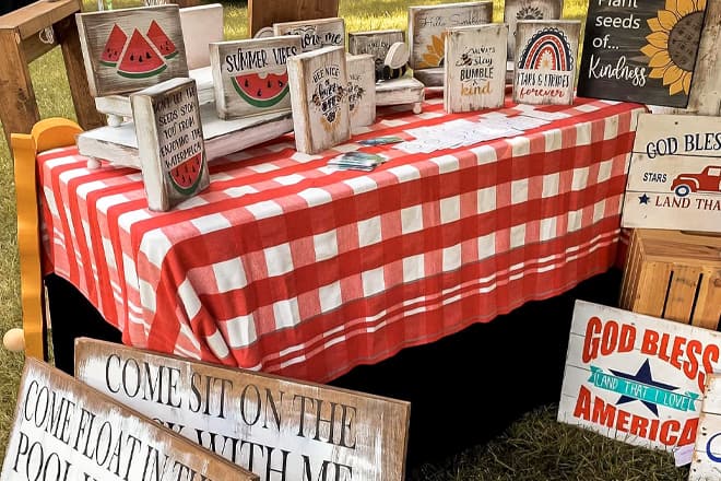 3 french hens market