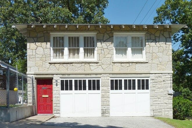 bonnie and clyde's joplin garage apartment hideout