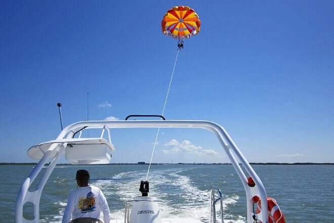 chute 'em up parasailing