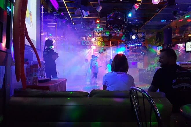 colors birthday party place — jeannette