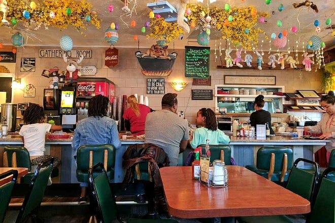 evergreen cafe racoon salon