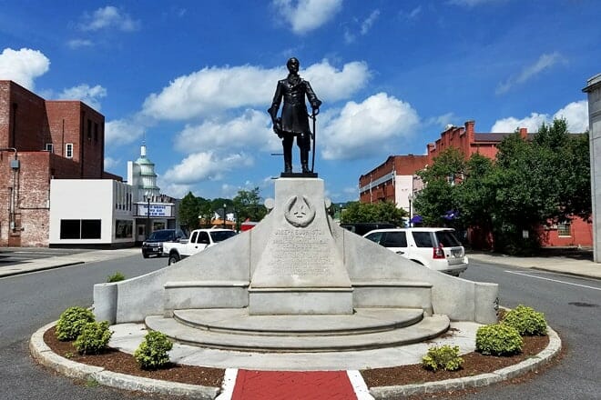 general joseph e. johnston sculpture