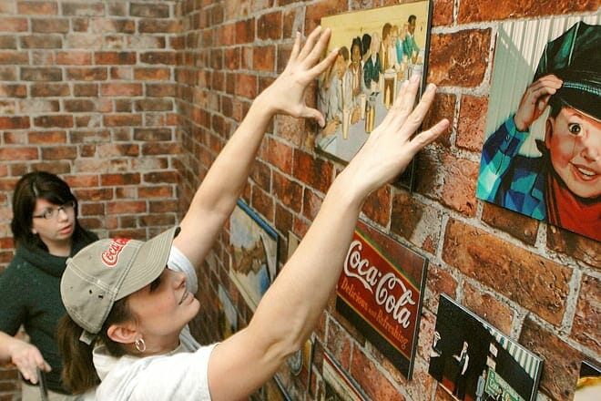 international wall dog mural and sign art museum