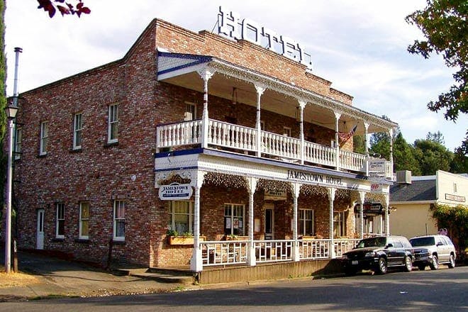 jamestown hotel
