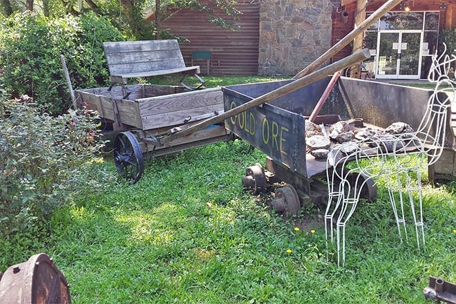 lucky strike gold and gem mine