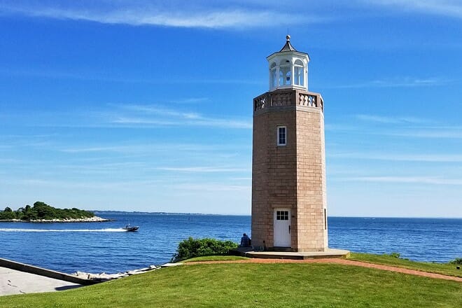 avery point light