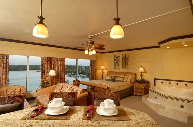 bayfront inn 5th ave