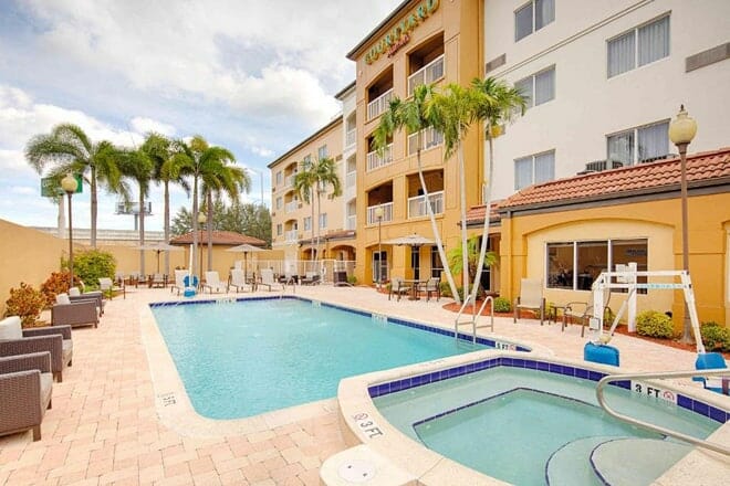 courtyard west palm beach airport