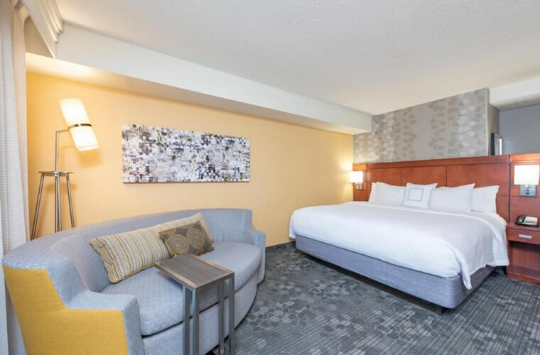 courtyard by marriott milwaukee airport