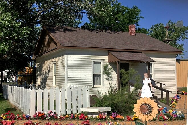 dorothy&rsquo;s house/land of oz