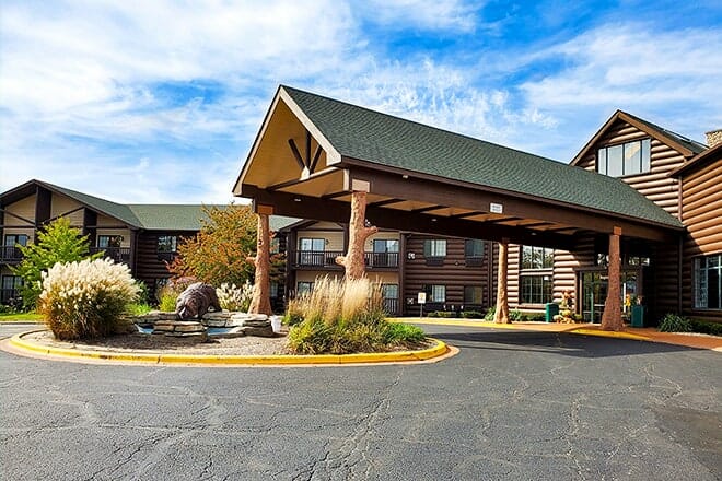 grizzly jacks grand bear resort