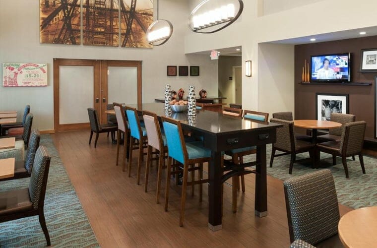 hampton inn & suites st. louis at forest park