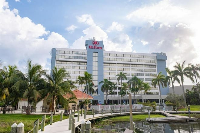 hilton palm beach airport