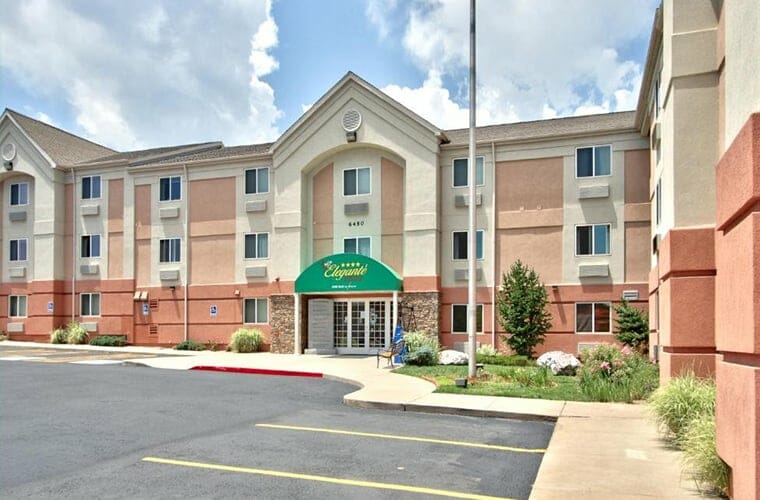 MCM Elegant&eacute; Suites