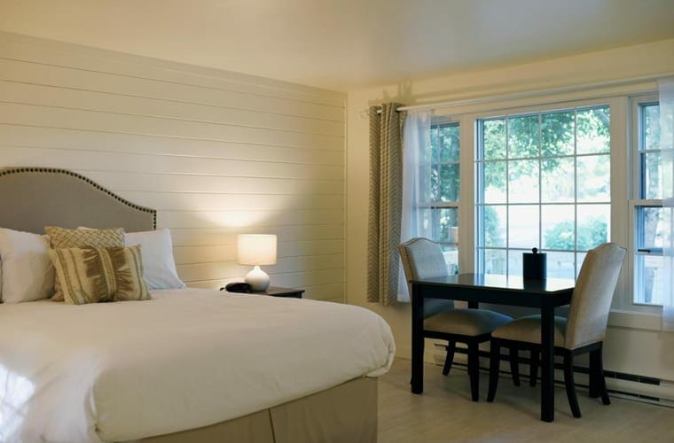 sandwich inn & suites