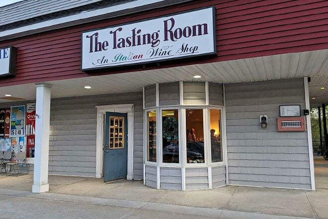 the tasting room &ndash; an italian wine shop