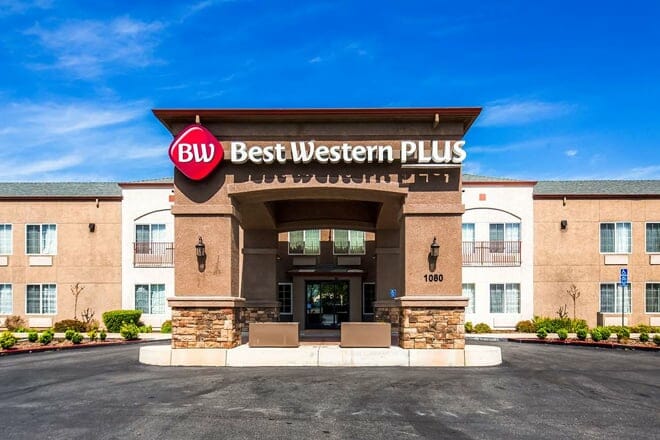 Best Western Plus Twin View Inn & Suites