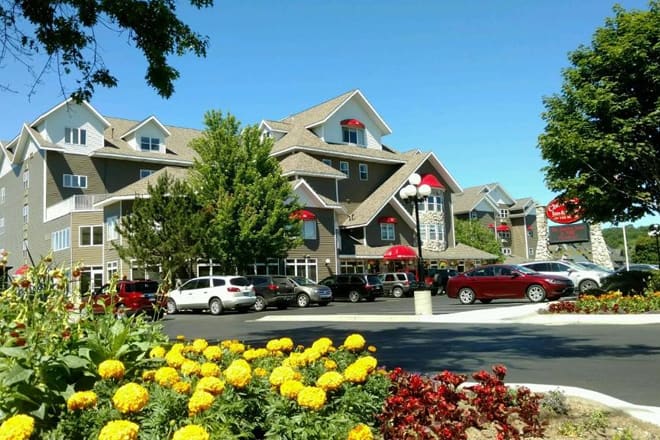 Cherry Tree Inn & Suites