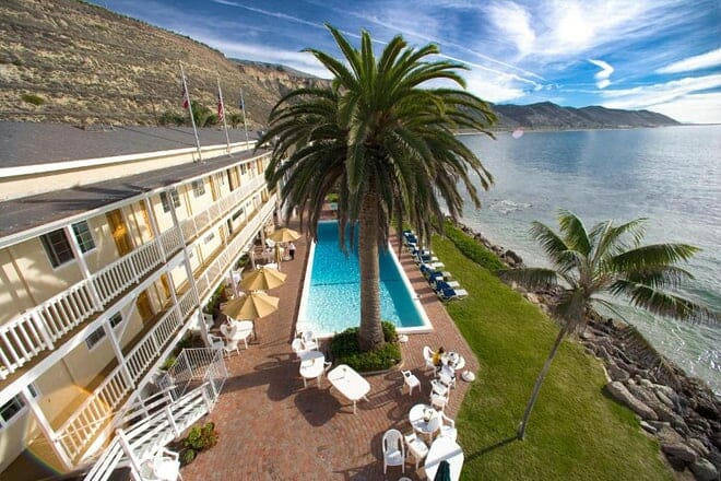 cliff house inn on the ocean