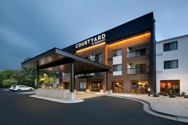 courtyard by marriott grand rapids airport