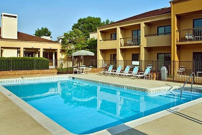 courtyard by marriott richmond west