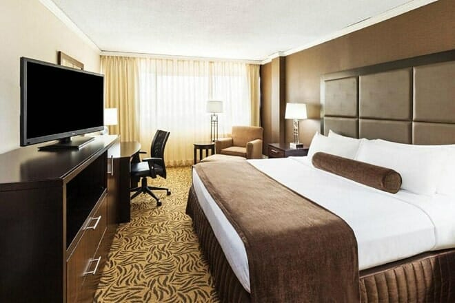 crowne plaza knoxville downtown university