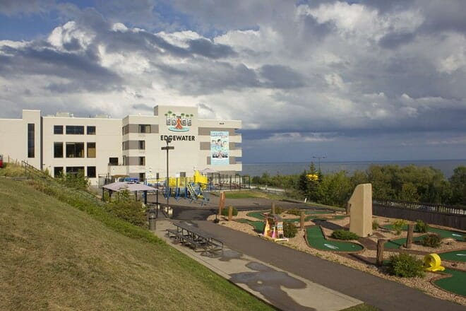 edgewater hotel & waterpark