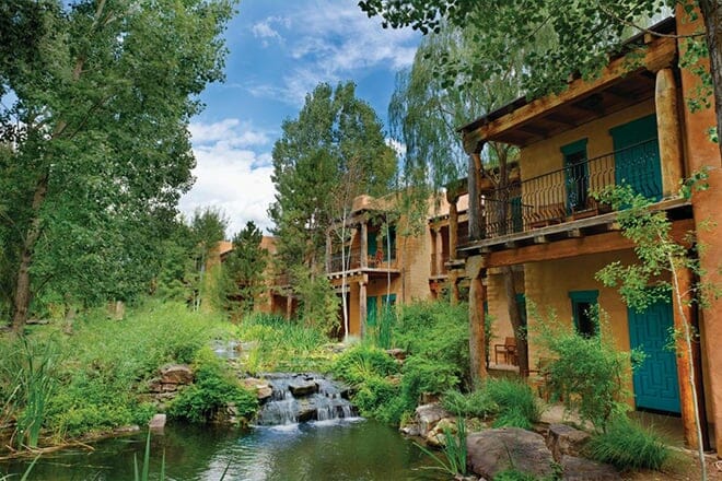 El Monte Sagrado Living Resort & Spa