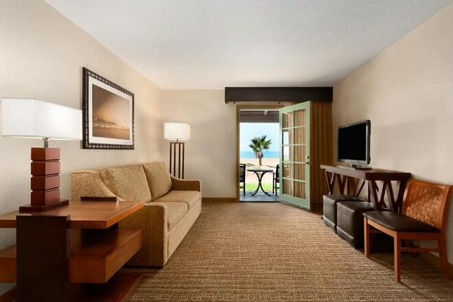 embassy suites by hilton mandalay beach resort