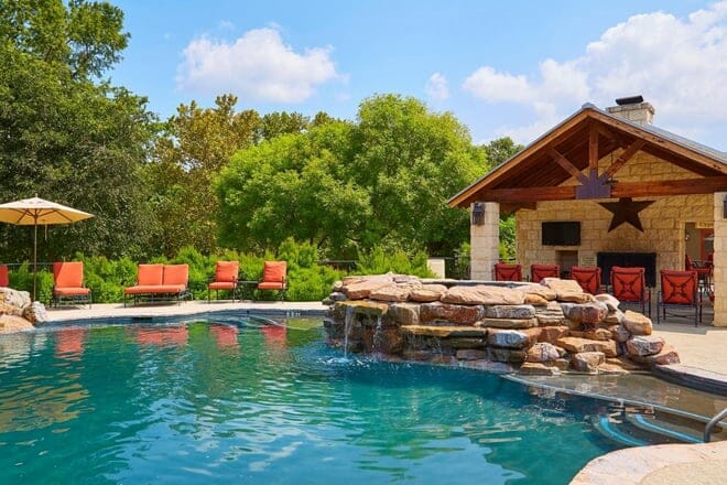 fredericksburg inn & suites