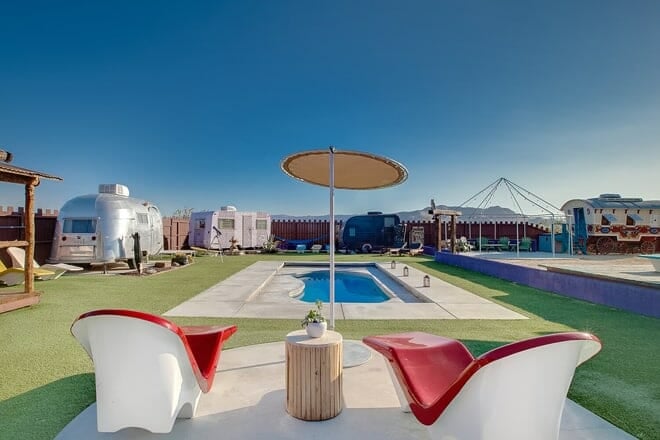 hicksville trailer palace (yucca valley)