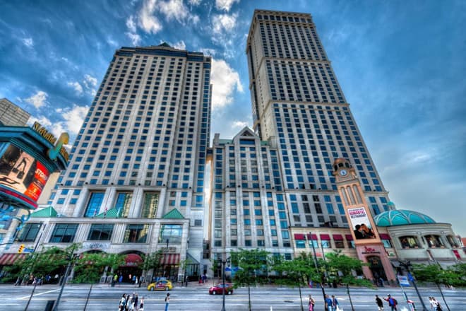 Hilton Niagara Falls/Fallsview Hotel & Suites