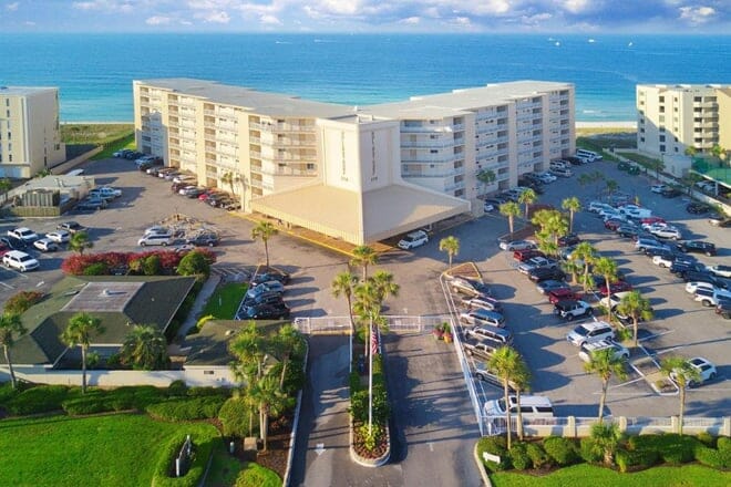 holiday surf and racquet club