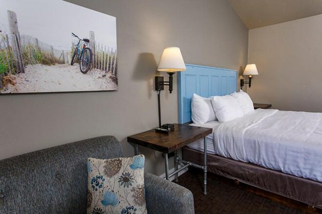 Julie&rsquo;s Park Caf&eacute; & Motel