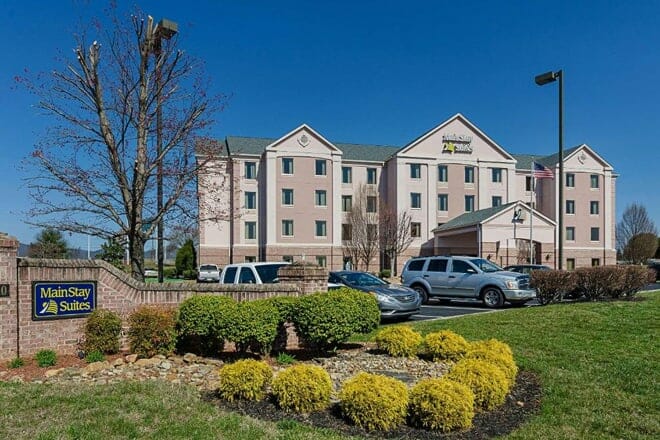 mainstay suites airport