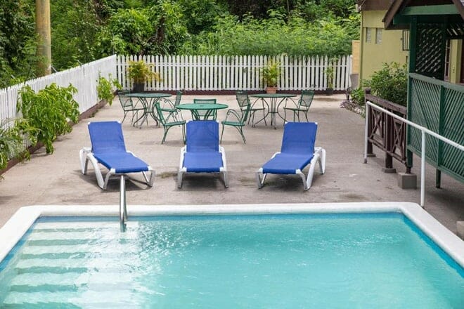 pineapple court hotel