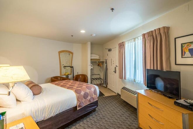 south pier inn on the canal